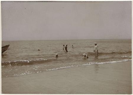 Bathing suit Definition, Meaning & Usage | FineDictionary.com