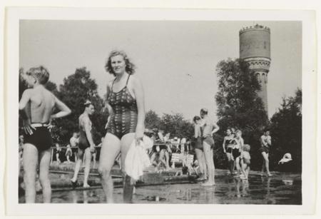 Bathing suit Definition, Meaning & Usage | FineDictionary.com