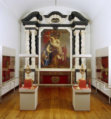 Altar Definition, Meaning & Usage | FineDictionary.com