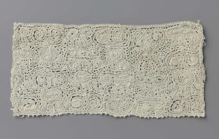 Compact Definition, Meaning & Usage | FineDictionary.com