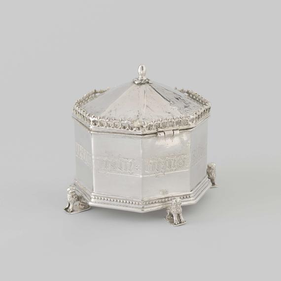 Pyxis Definition, Meaning & Usage | FineDictionary.com