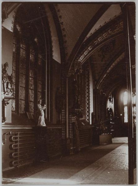 Vault Definition, Meaning & Usage | FineDictionary.com