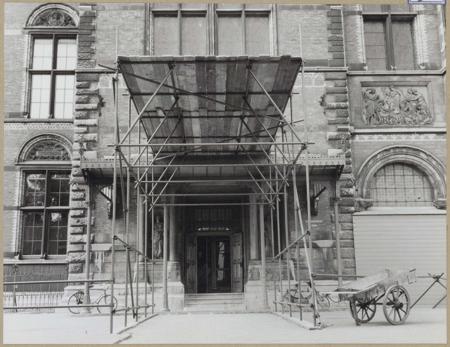 Revolving Definition, Meaning & Usage | FineDictionary.com