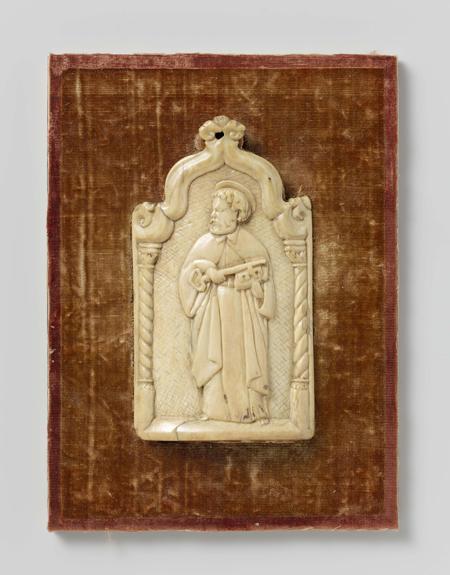 Ivory Definition, Meaning & Usage | FineDictionary.com