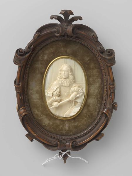 Ivory Definition, Meaning & Usage | FineDictionary.com