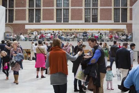 Bustle Definition, Meaning & Usage | FineDictionary.com