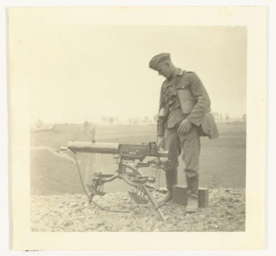 Machine Gun Definition Meaning Usage FineDictionary machine-gun-definition-meaning-usage-finedictionary
