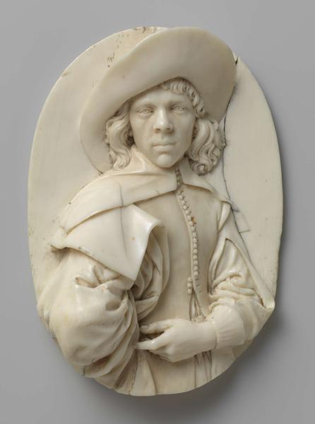 Locket Definition, Meaning & Usage | FineDictionary.com