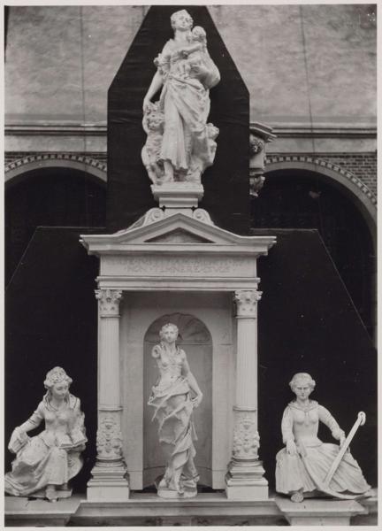 Recessed Definition, Meaning & Usage | FineDictionary.com