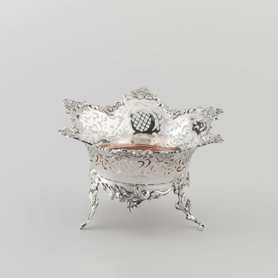 Chafe Definition, Meaning & Usage | FineDictionary.com