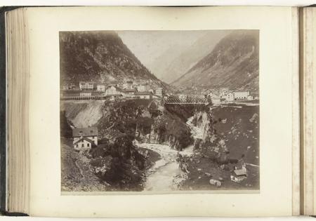 Gorge Definition, Meaning & Usage | FineDictionary.com