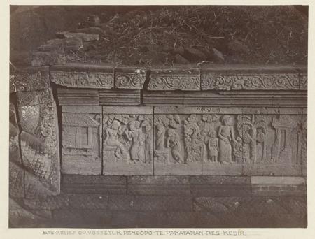 Pedestal Definition, Meaning & Usage | FineDictionary.com