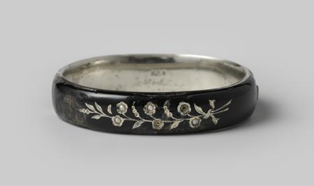 Snap off Definition, Meaning & Usage | FineDictionary.com