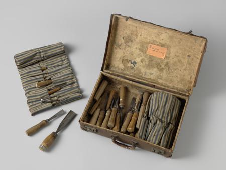 Gouge Definition, Meaning & Usage | FineDictionary.com