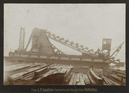 Shipbuilder Definition, Meaning & Usage | FineDictionary.com