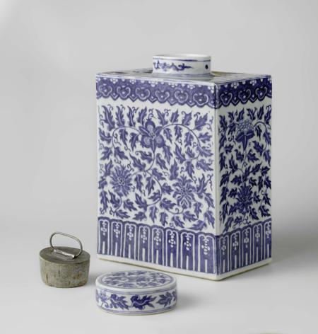 Tea caddy Definition, Meaning & Usage | FineDictionary.com