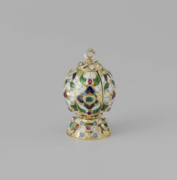 Pomander Definition, Meaning & Usage | FineDictionary.com