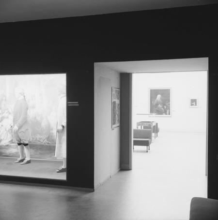 Showcase Definition, Meaning & Usage | FineDictionary.com