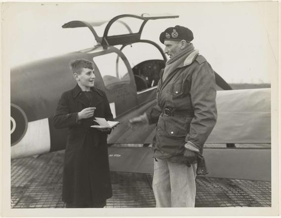 Autographic Definition, Meaning & Usage | FineDictionary.com