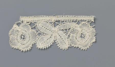 Three-lobed Definition, Meaning & Usage | FineDictionary.com