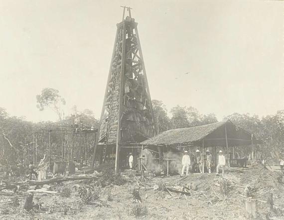 Derrick Definition, Meaning & Usage | FineDictionary.com