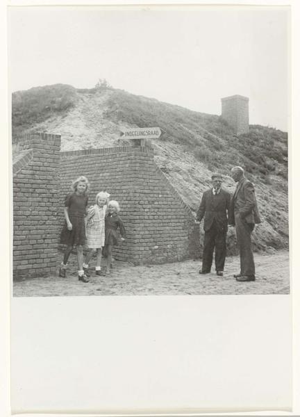 Bunker Definition, Meaning & Usage | FineDictionary.com