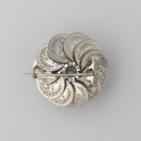 Brooch Definition, Meaning & Usage | FineDictionary.com