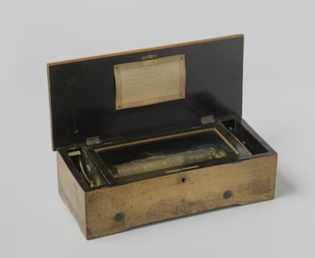 Music box Definition, Meaning & Usage | FineDictionary.com