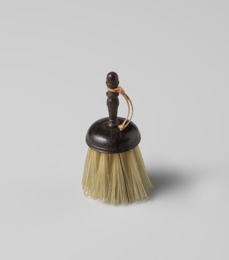 Bristle at Definition, Meaning & Usage | FineDictionary.com